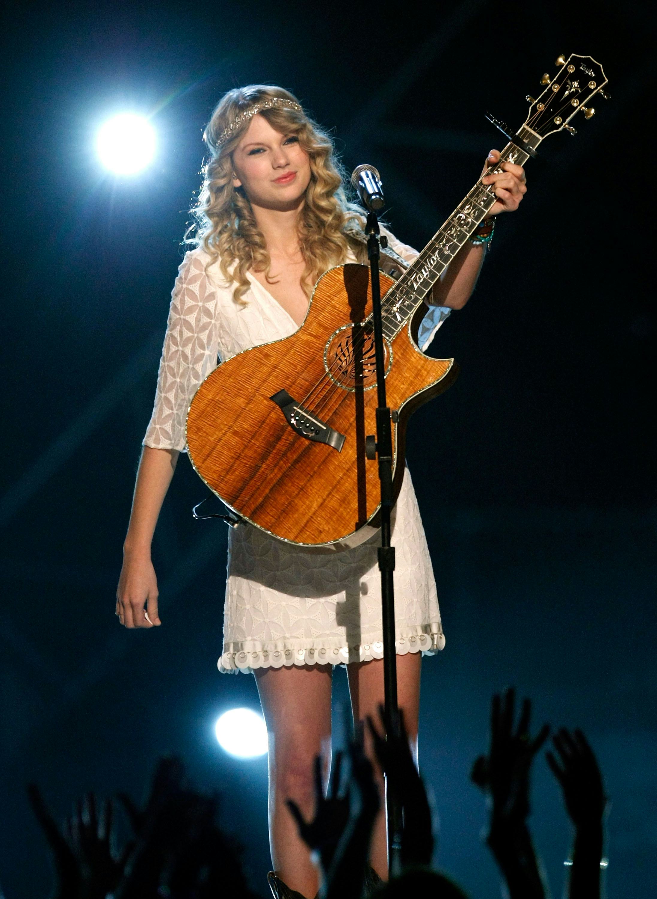 20 Photos of Taylor Swift That Look Nothing Like Taylor Swift, From ...