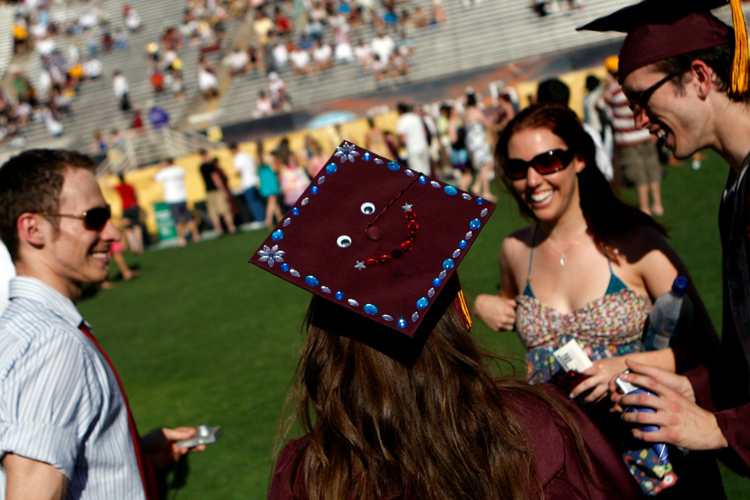 5 Clever Ways To Make Your Graduation Cap Stay On Avoid Any Fashion Disasters 5-clever-ways-to-make-your-graduation-cap-stay-on-avoid-any-fashion-disasters