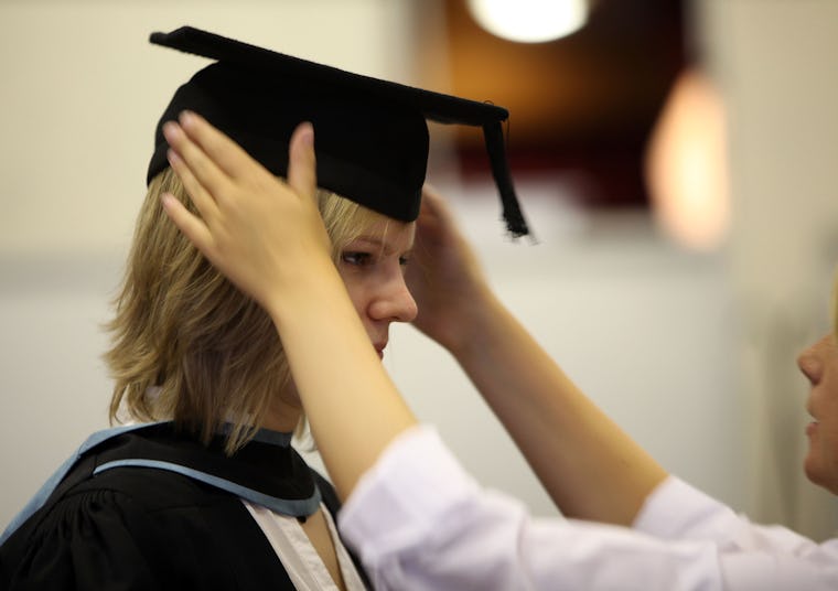 How To Wear A Graduation Cap In 3 Steps You Can Definitely Handle On ...