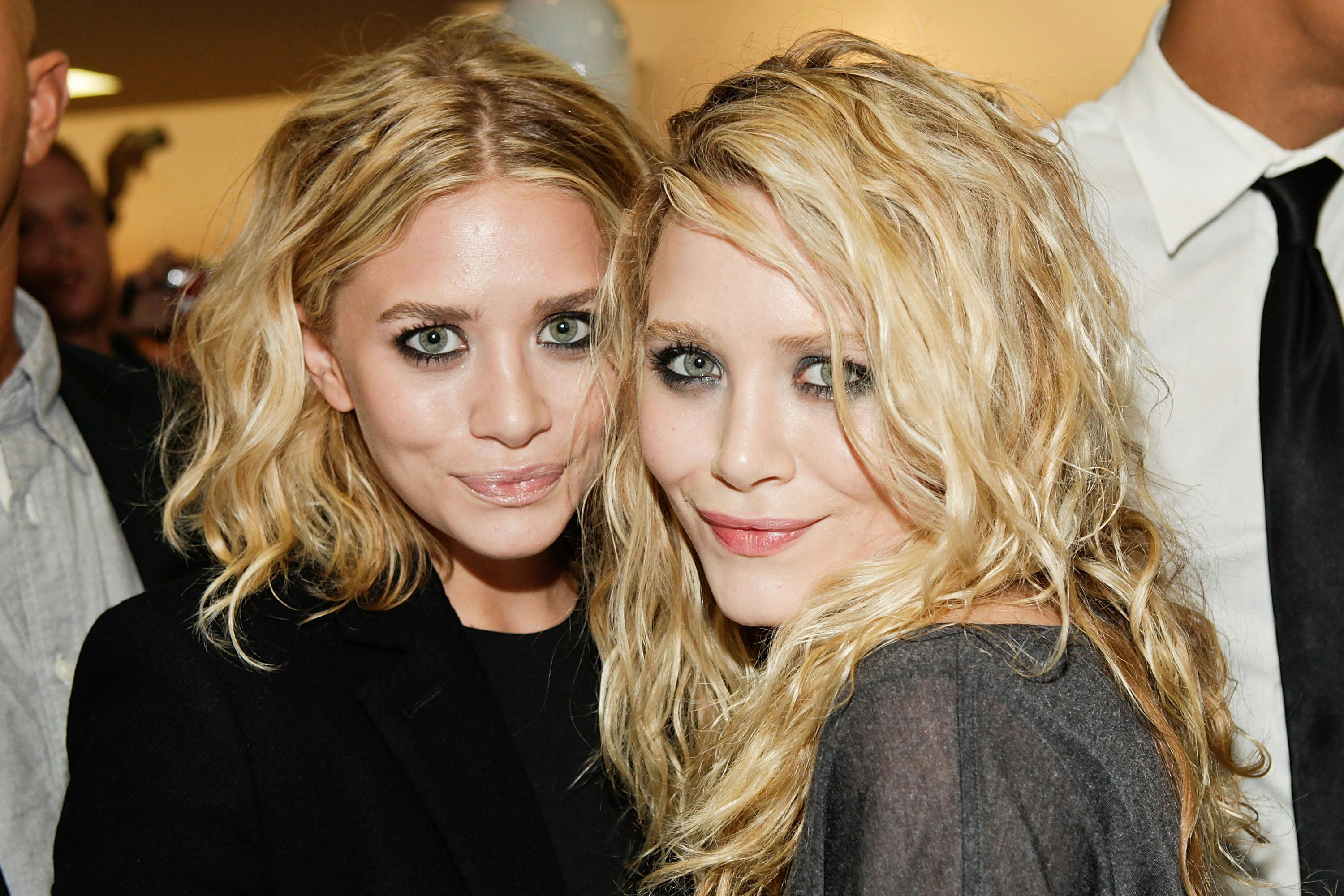 The 71 Times Mary-Kate & Ashley Olsen Smiled Without Teeth — PHOTOS