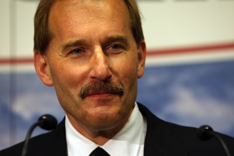 Photos Of The Real 'Sully' Co-Pilot Will Make You Approve Of Aaron ...