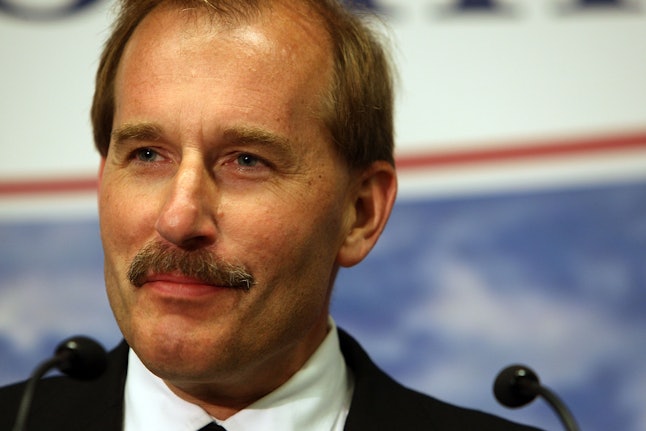 Photos Of The Real 'Sully' Co-Pilot Will Make You Approve Of Aaron ...