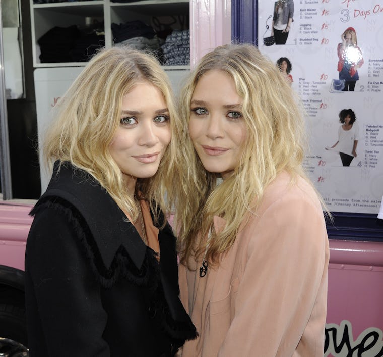 The 71 Times Mary-Kate & Ashley Olsen Smiled Without Teeth — PHOTOS