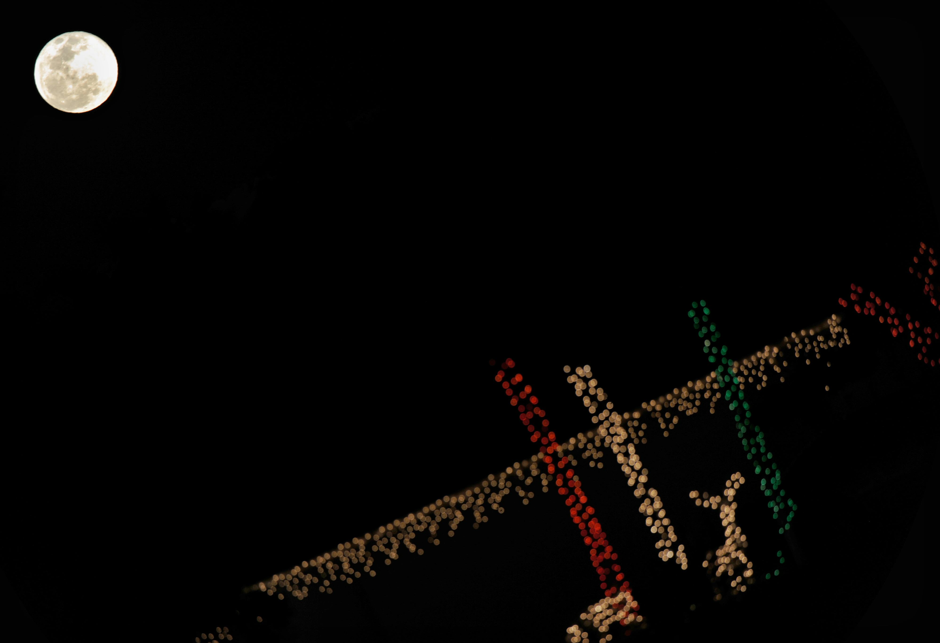 Photos Of The Christmas Full Moon Show A Rare, Beautiful Lunar Event