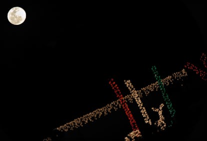 Photos Of The Christmas Full Moon Show A Rare, Beautiful Lunar Event