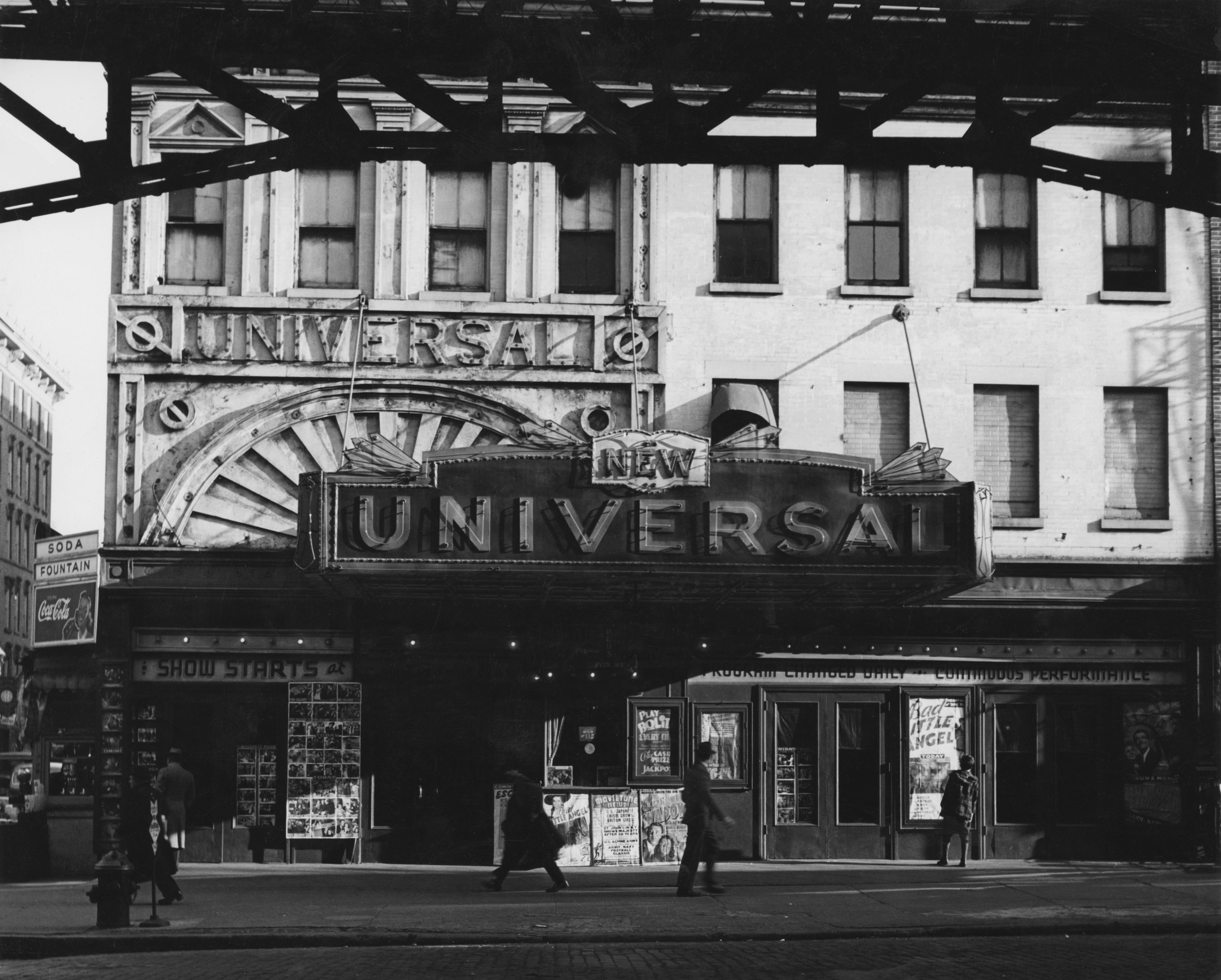 22 Old Movie Theater Pictures That Are Haunting & Beautiful