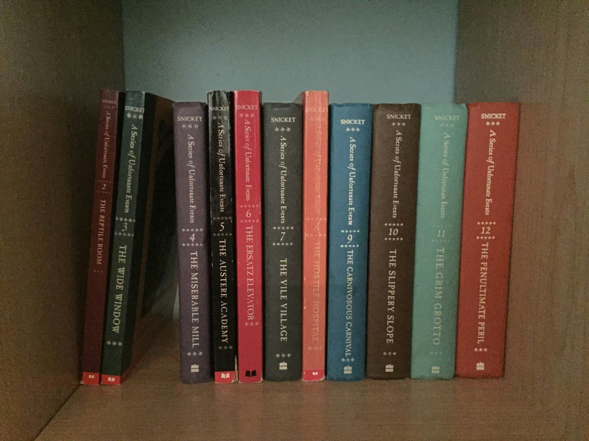 12 Things You'll Always Remember If You Grew Up Loving Books