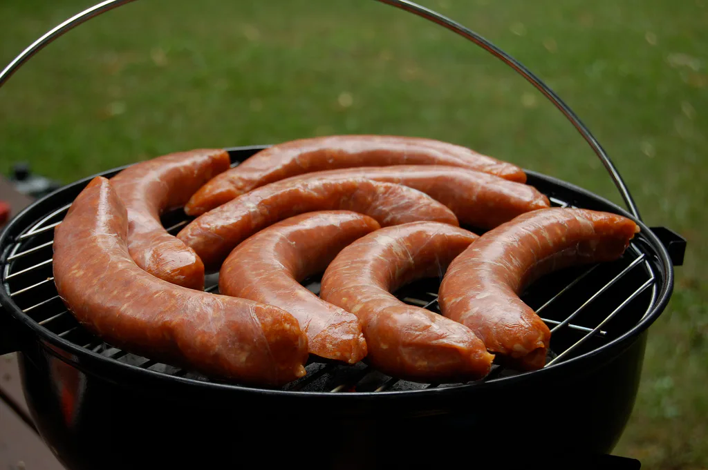 9 Beer And Sausage Pairings To Celebrate National Bratwurst Day ...