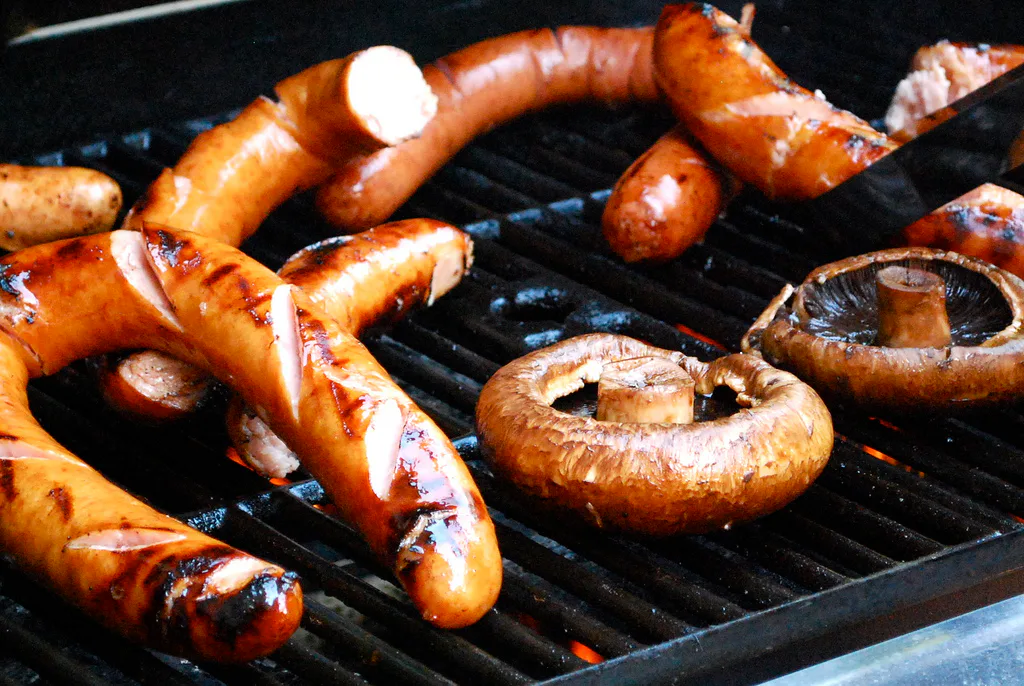 9 Beer And Sausage Pairings To Celebrate National Bratwurst Day ...