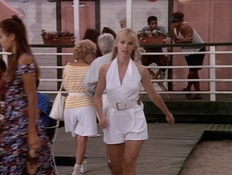 21 Style Lessons From 'Beverly Hills 90210' That Still Influence ...