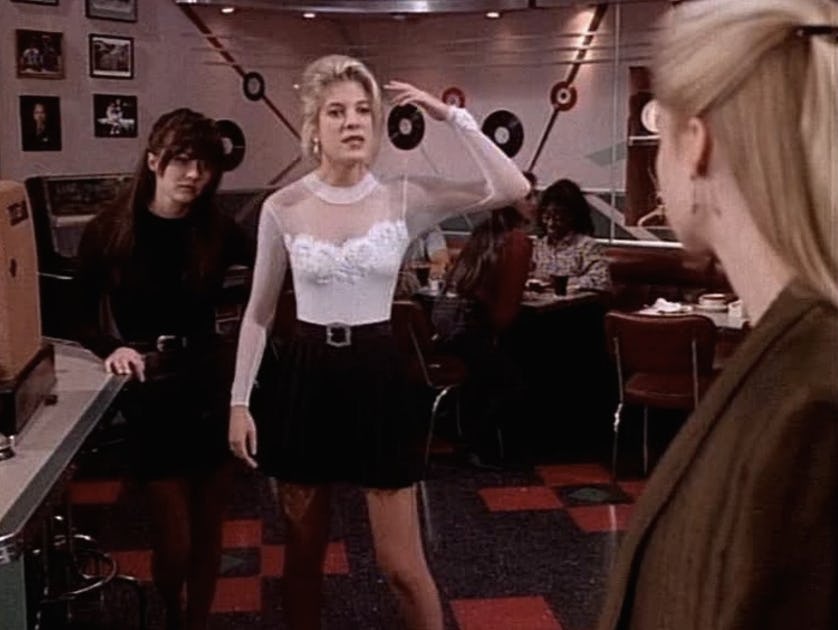 21 Style Lessons From 'Beverly Hills 90210' That Still Influence ...