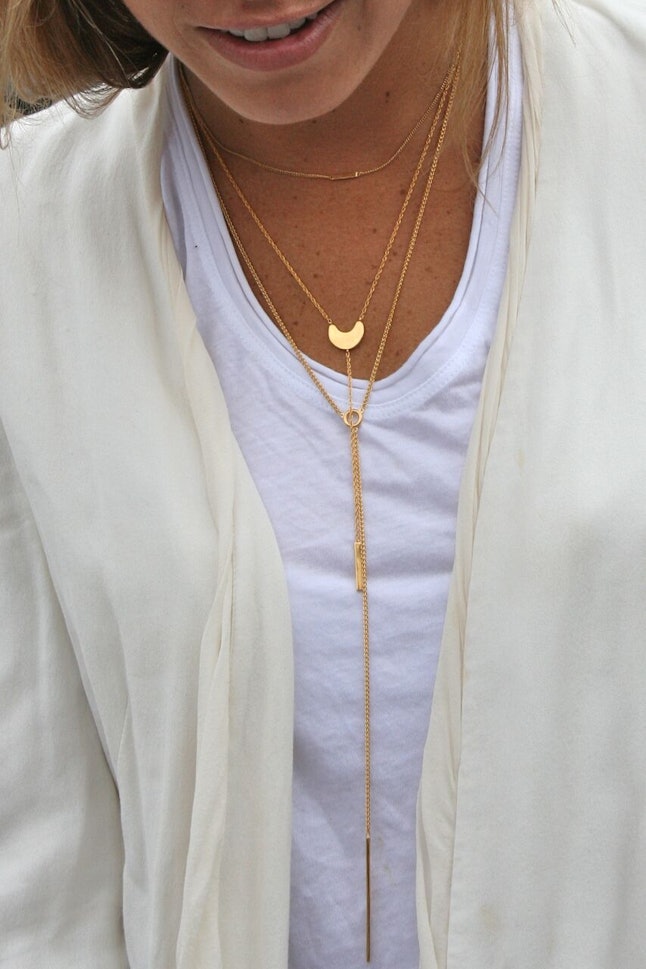 How To Layer Gold Necklaces Like A Fashionista, According To A Jewelry ...