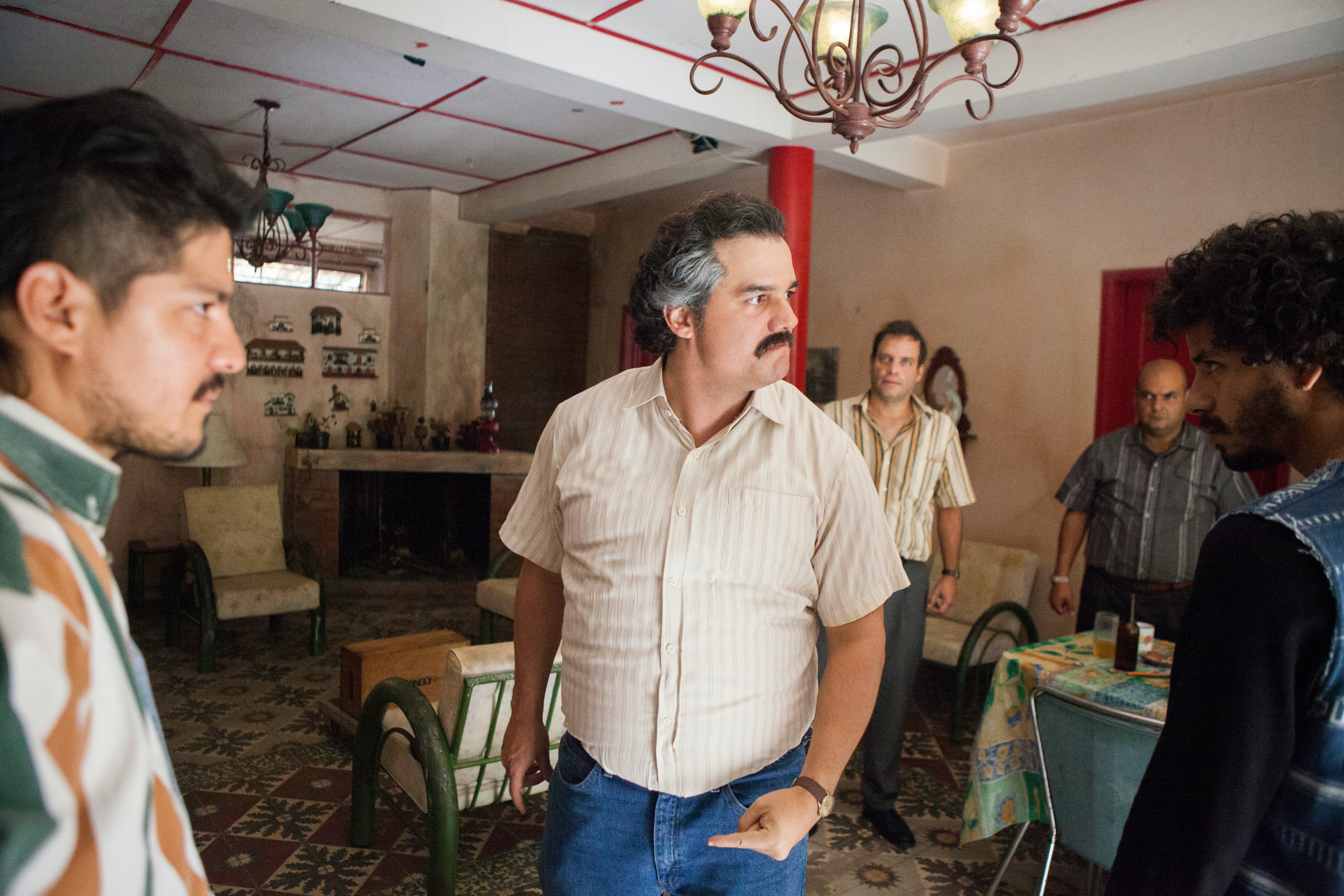 Photos Of The Real Pablo Escobar Vs. 'Narcos' Actor Wagner Moura Proves ...