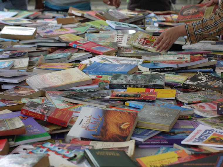 10 Spring Cleaning Tips For Getting Rid Of Old Unread Books 10-spring-cleaning-tips-for-getting-rid-of-old-unread-books