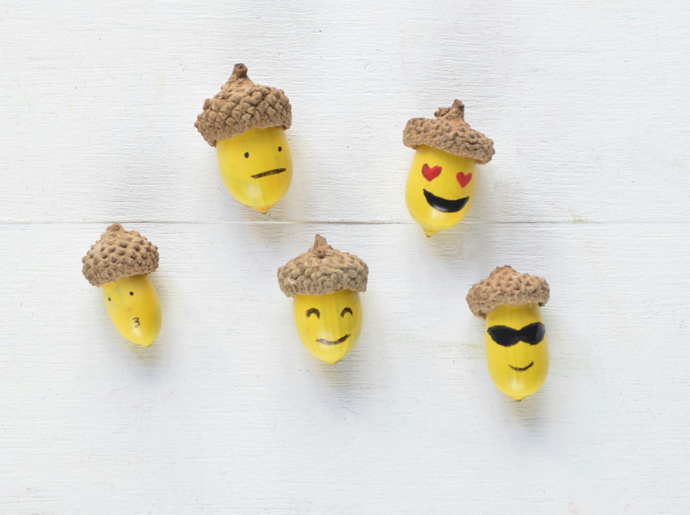DIY Acorn Emoji Thanksgiving Place Cards Make Setting The Table ...