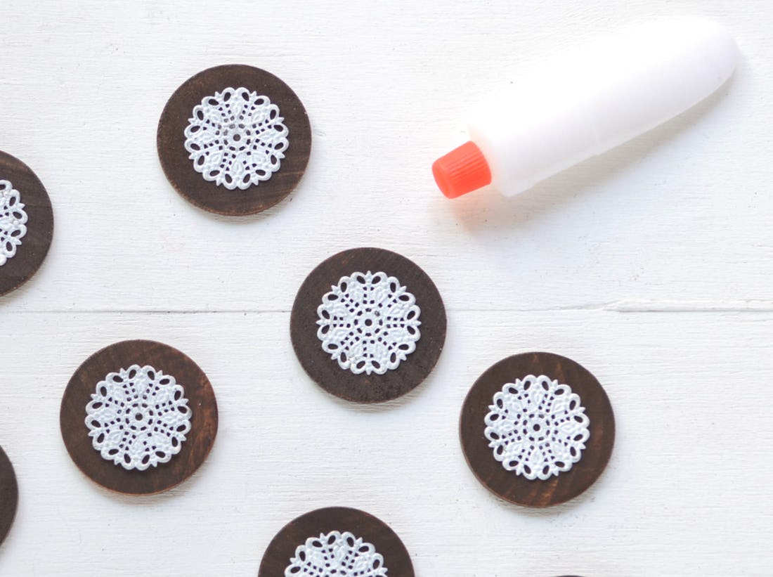 How To Make A Wooden Photo Clip Garland So You Can Stop Using Boring Frames