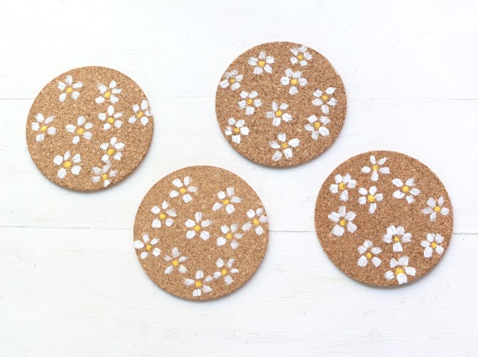 DIY Painted Coasters With Daisies Welcome Spring In The Best Way