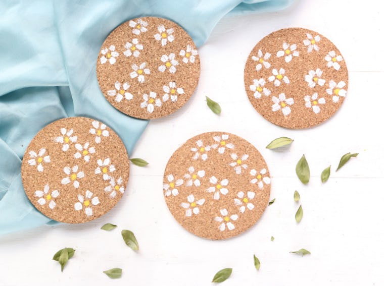 DIY Painted Coasters With Daisies Welcome Spring In The Best Way