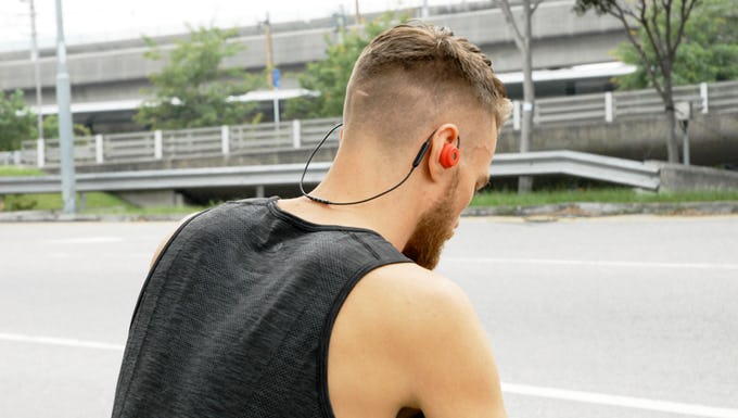These Headphones Custom Mold To Your Ear Shape In Under 60 Seconds — VIDEO
