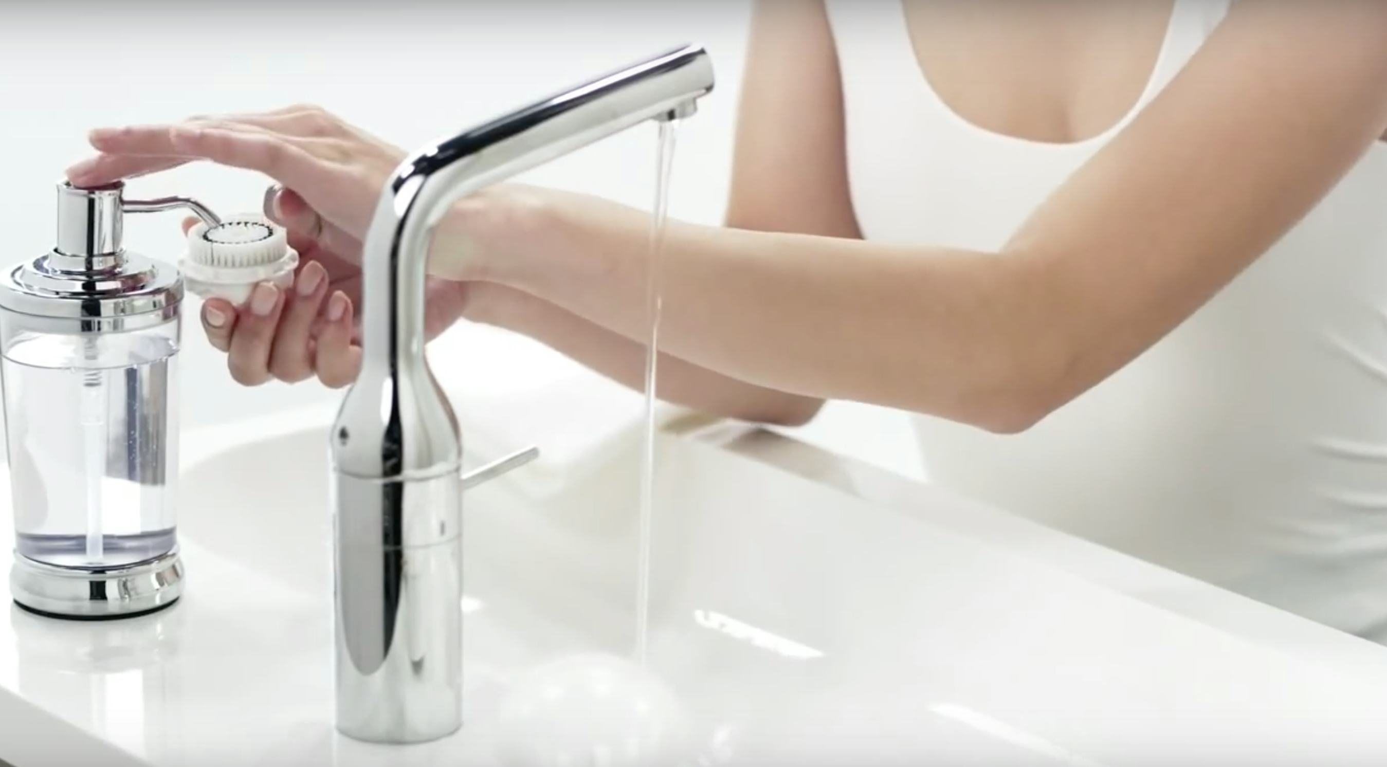 How To Clean Your Clarisonic So It Stays In Tip Top Shape — VIDEO