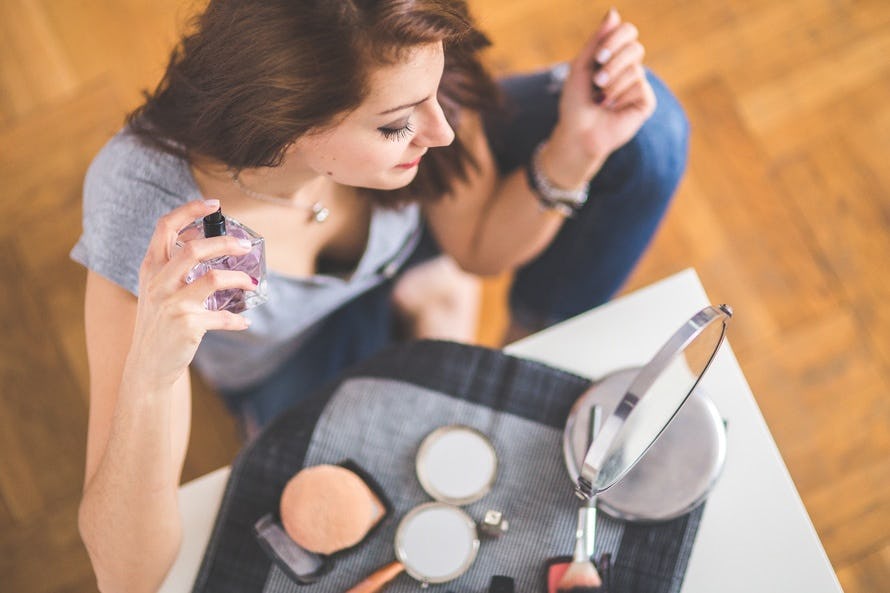 11 Weird Reasons Why Your Makeup Doesn’t Last All Day & How To Fix The ...