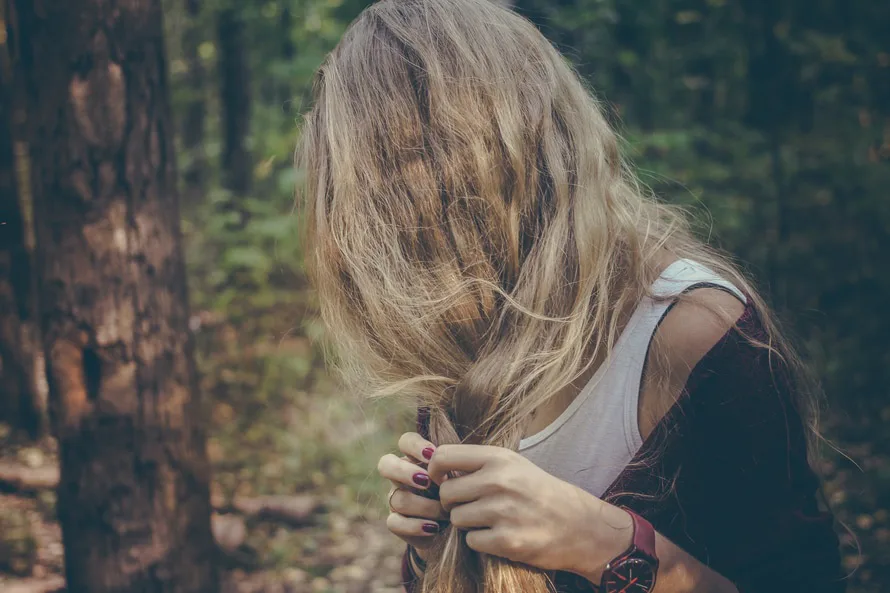 11 Reasons Why Your Hair Is So Dry & What To Do About It