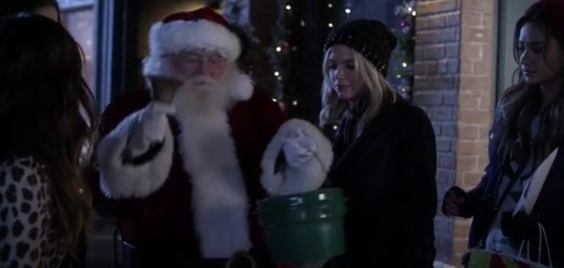 16 Things You Never Noticed About The 'Pretty Little Liars' Christmas ...