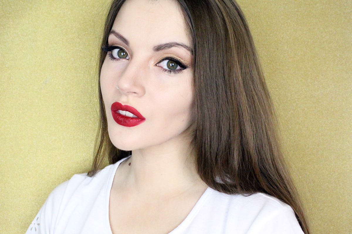 How To Wear Gold Eyeshadow For The Holiday Season & Look Fiercely Chic ...