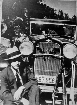 9 Photos Of Bonnie & Clyde Like You've Never Seen Them