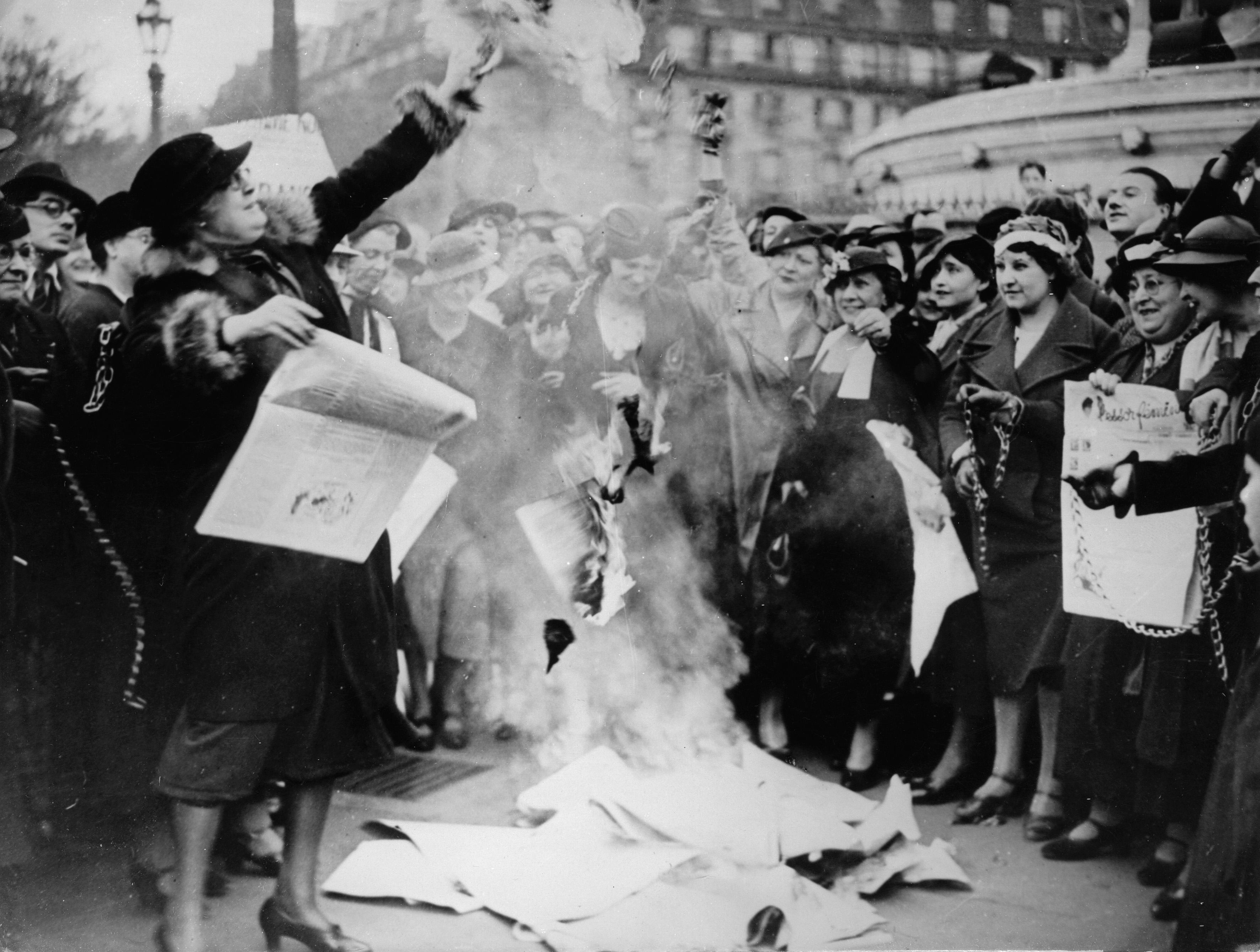 Feminist Protest Images From 1914 To Today That Will Inspire You To ...