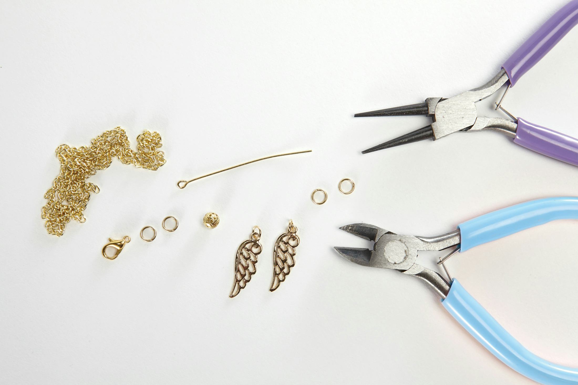This DIY Golden Snitch Necklace Is The Perfect Holiday Gift For The ...