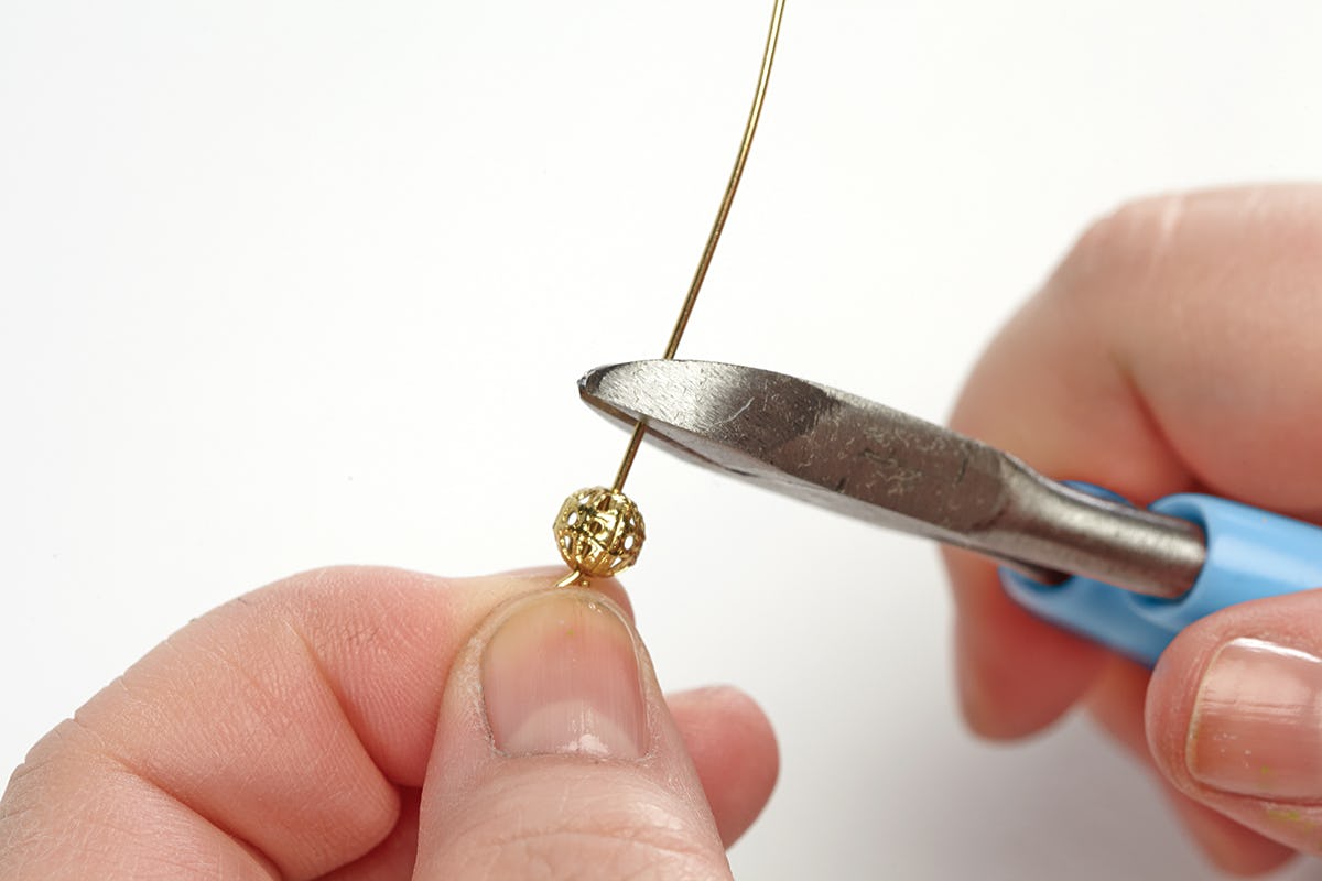 This DIY Golden Snitch Necklace Is The Perfect Holiday Gift For The ...