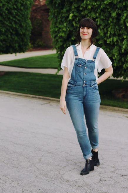 How To Style Overalls Because It's Definitely One Of The Trickiest ...
