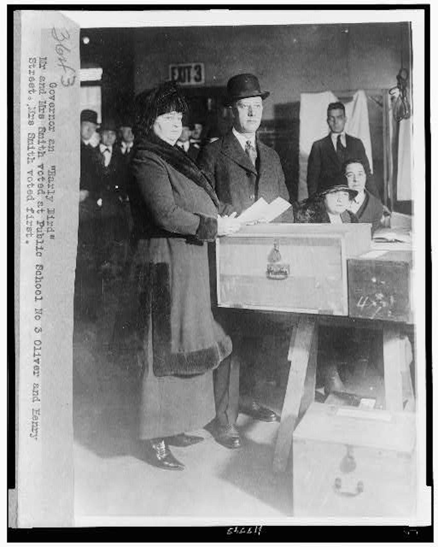 10 Photos Of Women Voting In The 1920s In Honor Of Womens Equality Day