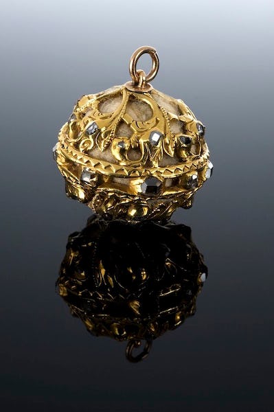 The Strange History Of Perfume, From Ancient Roman Foot Fragrance To ...