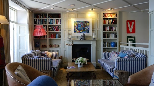 13 Ways To Make Your Living Room More Inviting