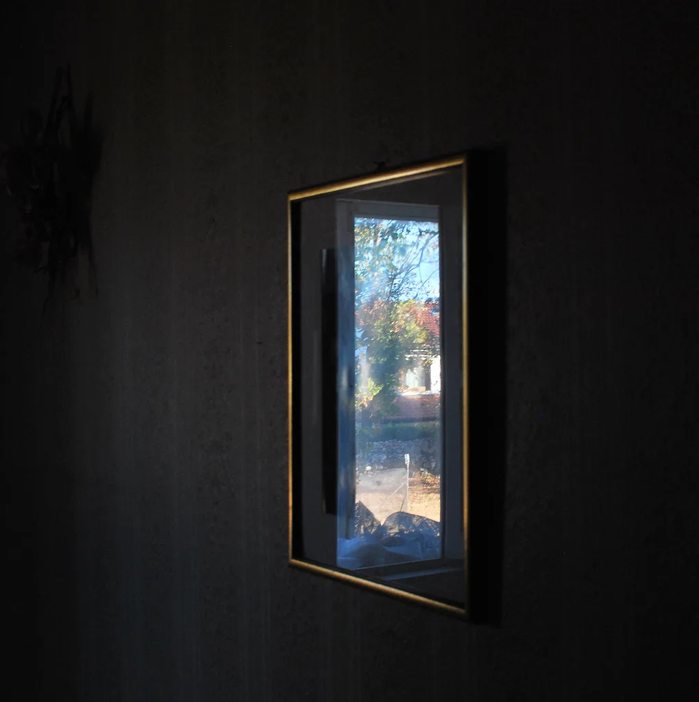 12 Creepy Mirror Games To Play When You Just Want To Freak Yourself Out