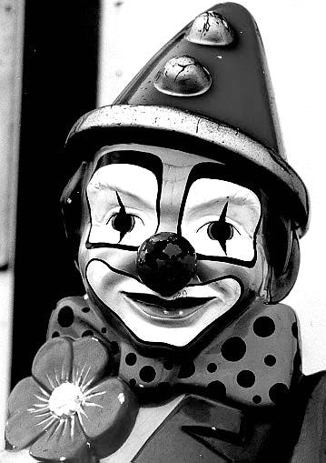 10 Classic Urban Legends That Scared the Pants Off Us When We Were Kids