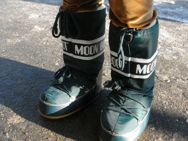 15 Winter Struggles All ‘90s Kids Know, Because Snow In Your Moon Boots ...