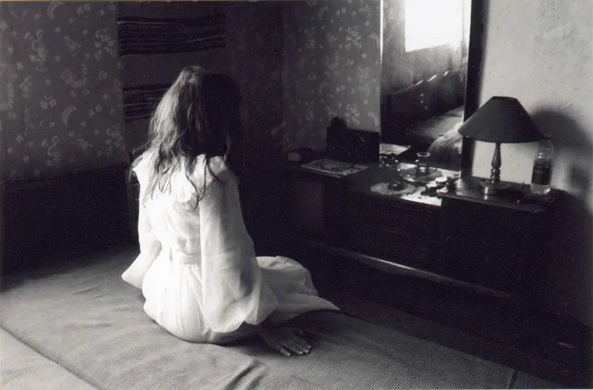 12 Creepy Mirror Games To Play When You Just Want To Freak Yourself Out