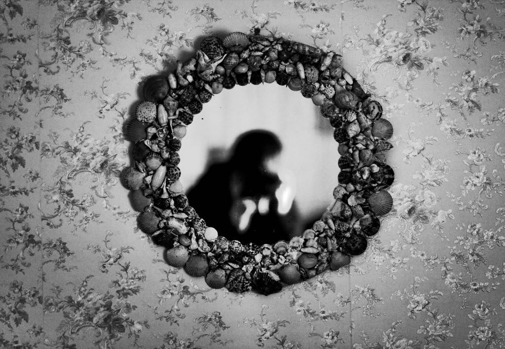 12 Creepy Mirror Games To Play When You Just Want To Freak Yourself Out