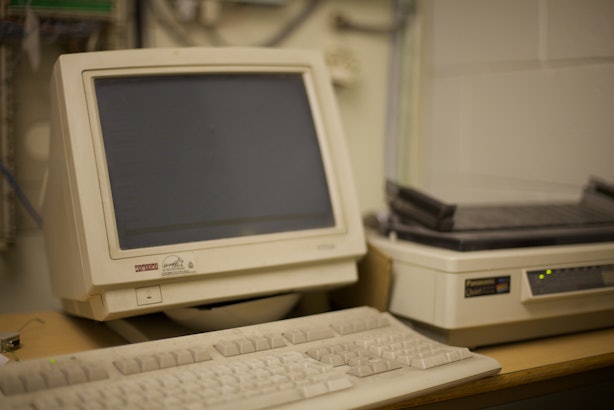 23 Things We Loved About '90s Computers, from Oregon Trail to Encarta 95