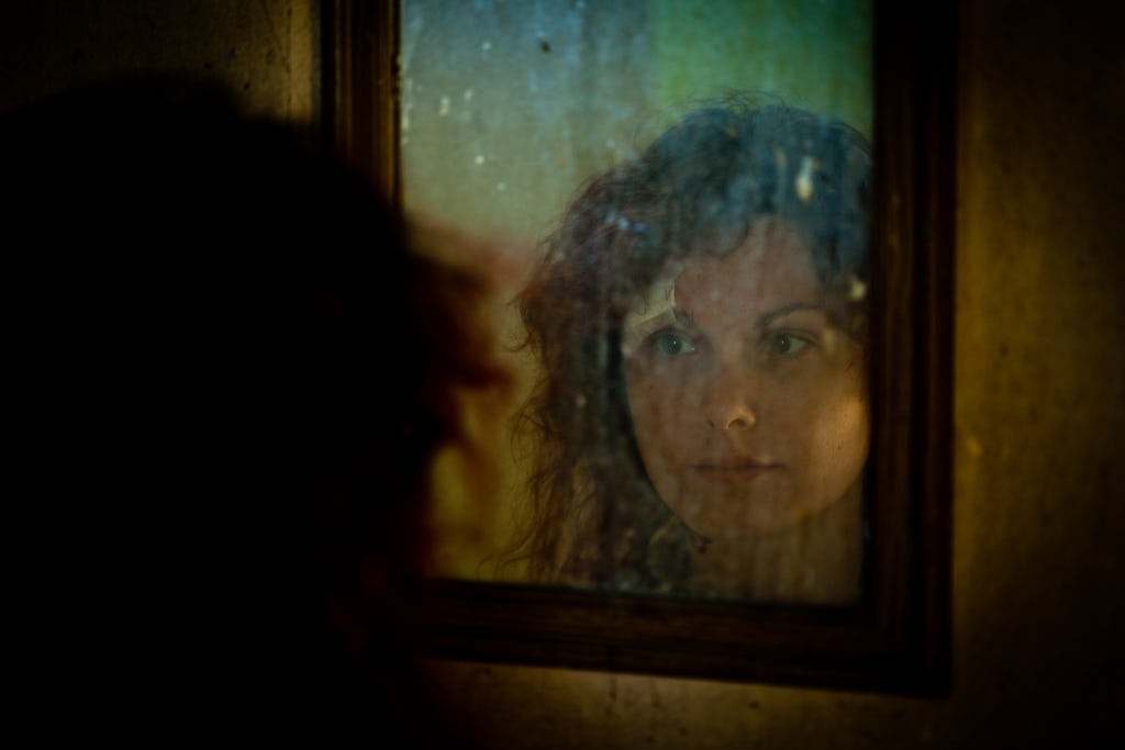 12 Creepy Mirror Games To Play When You Just Want To Freak Yourself Out