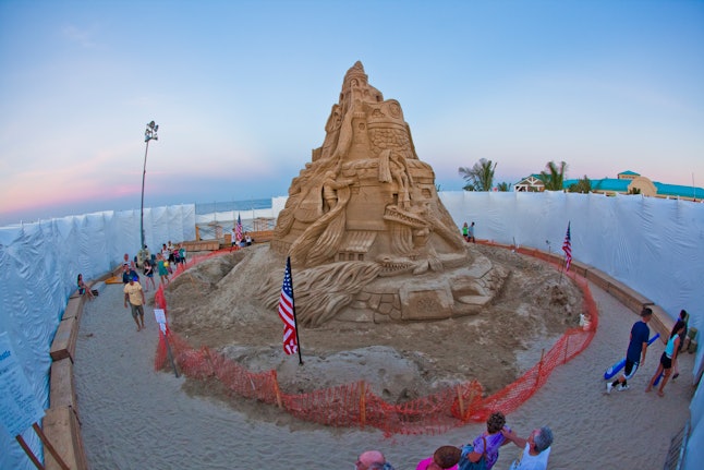 The Coolest Sand Castles: 21 Amazing Sand Sculptures That Put Your ...