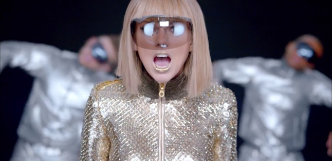 Taylor Swift's "Shake It Off" Music Video: 13 of Her Best Adorably ...