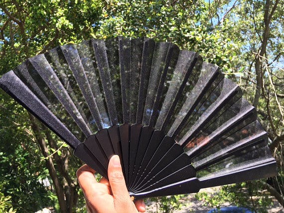 11 Ways To Survive The Heat As A Summer Goth — PHOTOS