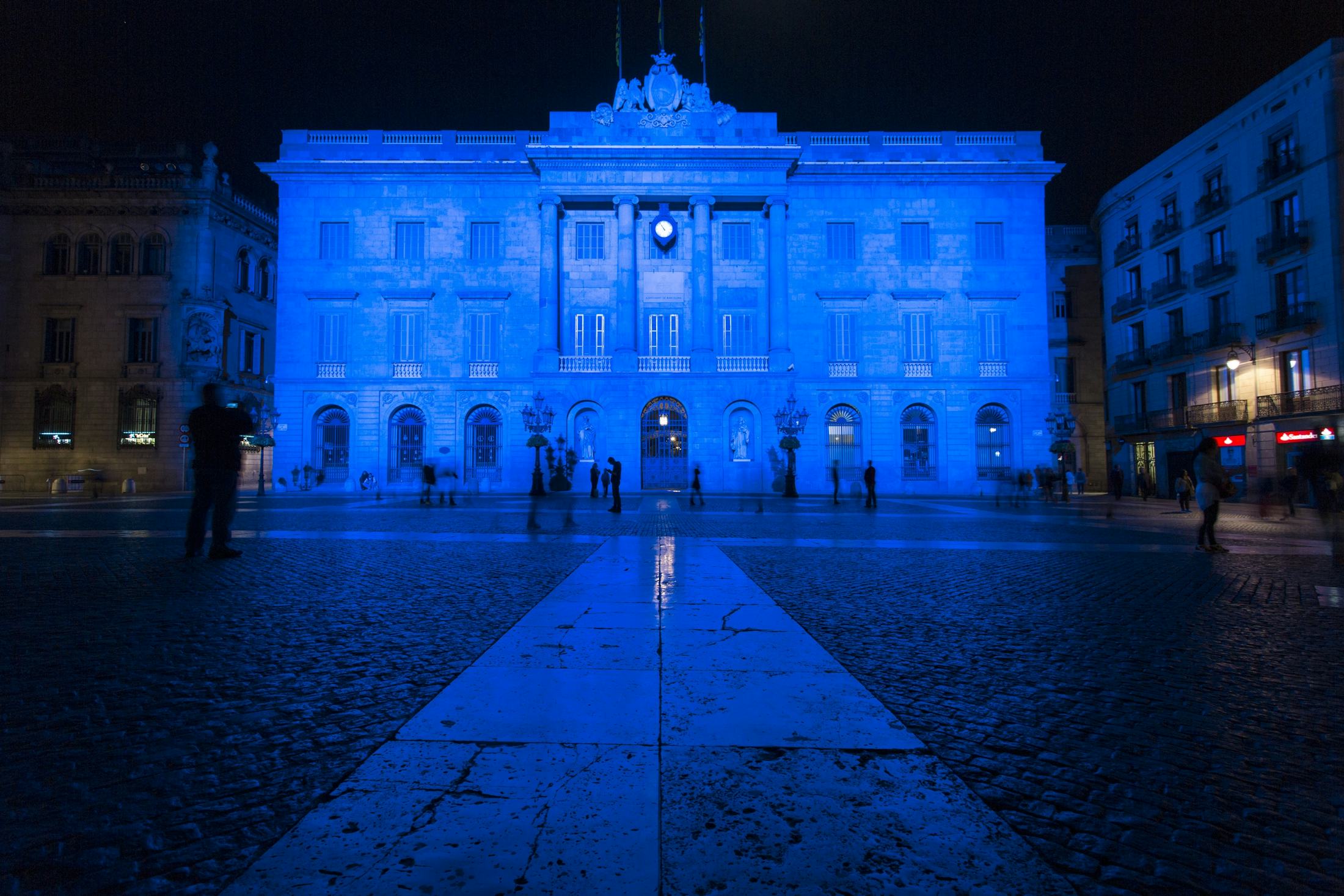 World Landmarks Light Up Blue For Autism Awareness, and It's Amazing ...