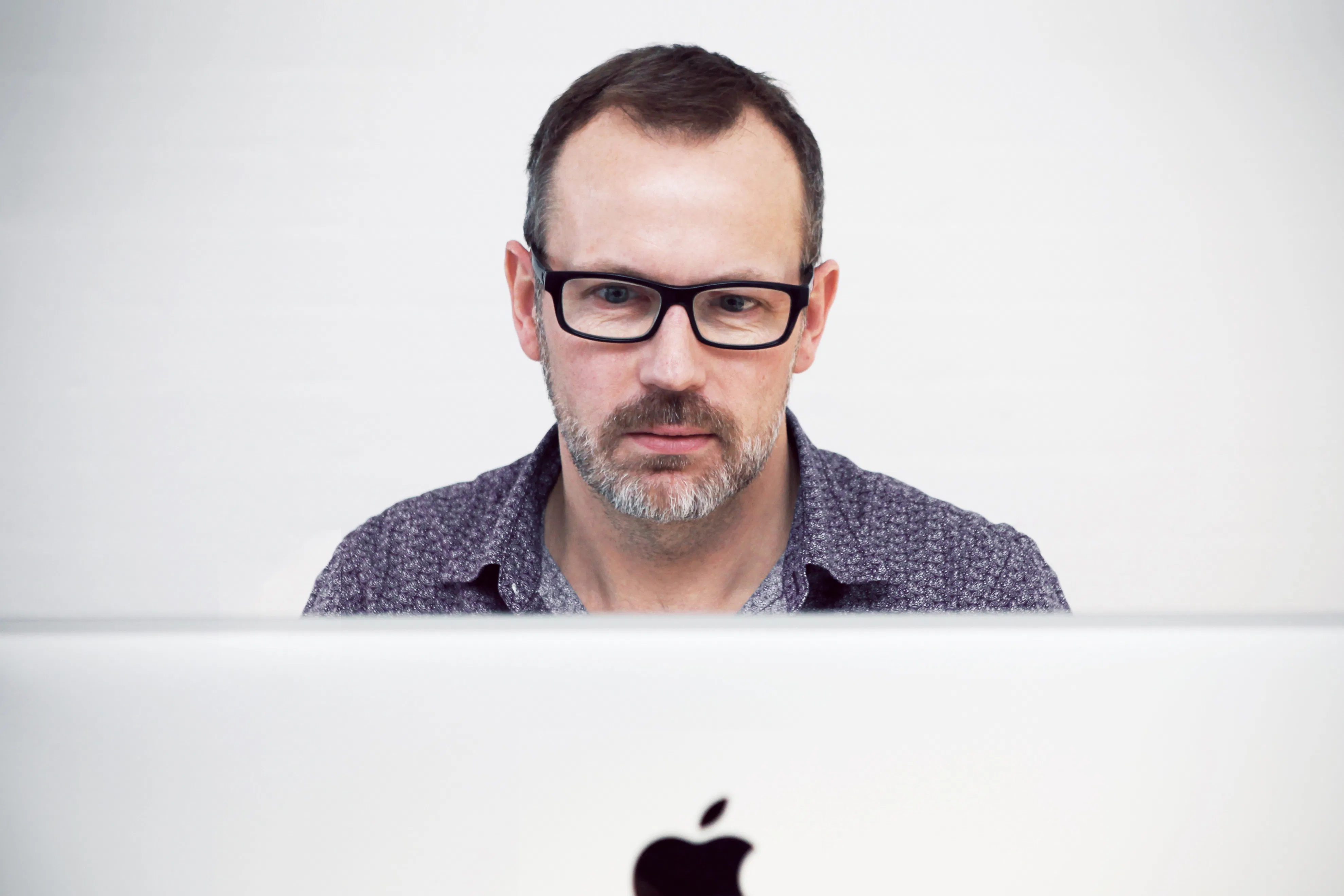 11 Habits Toxic Coworkers Have In Common To Watch Out For In The Office