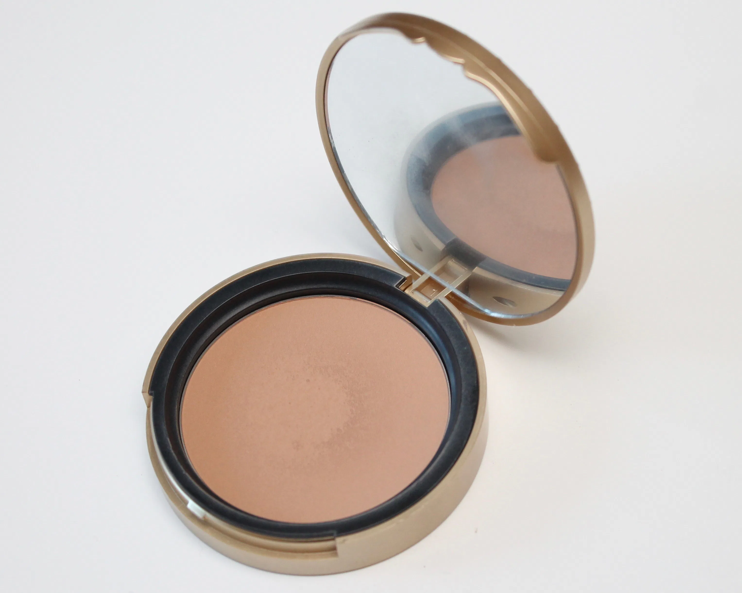 Contouring With Cool Tones Is The Ultimate Makeup Hack That Just Might ...