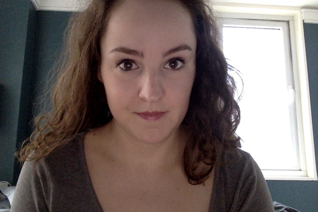 This "Cavity Pose" Is The Next Big Thing In Selfie Photography